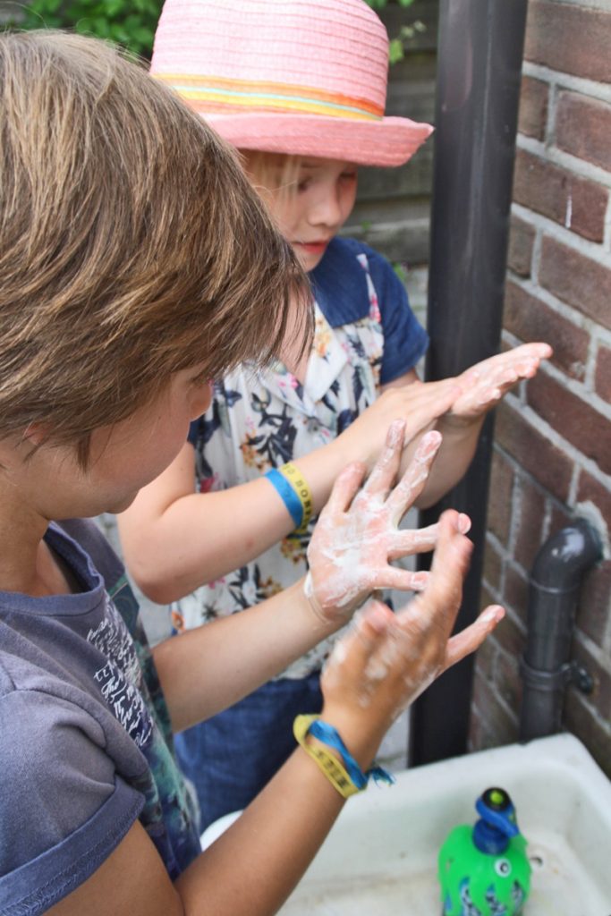 Magisch handen wassen met Squid Soap - BOYSLABEL